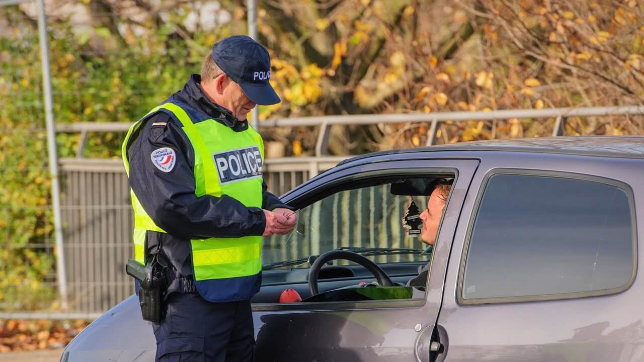 Covid : le retour de la délation. Décryptage par Actu et Mojito